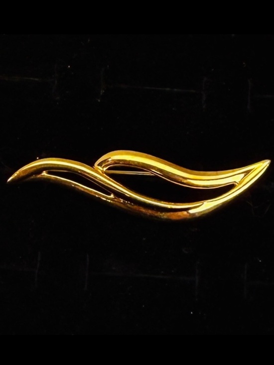Monet | Jewelry | Vintage Monet Goldtone Wave Brooch | Poshmark